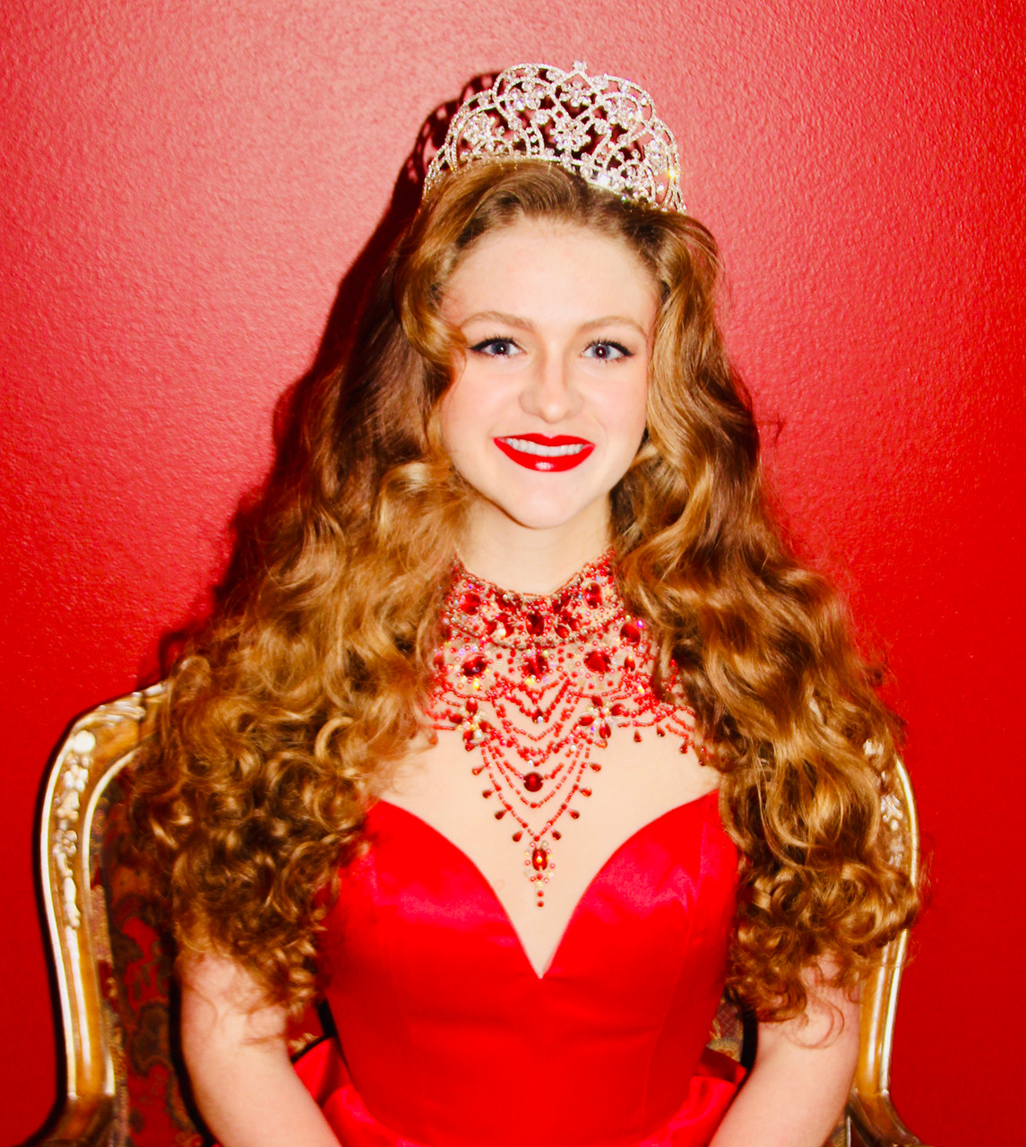 Caroline W. Height 5'9 Bust 38 Waist 27 Hips 39