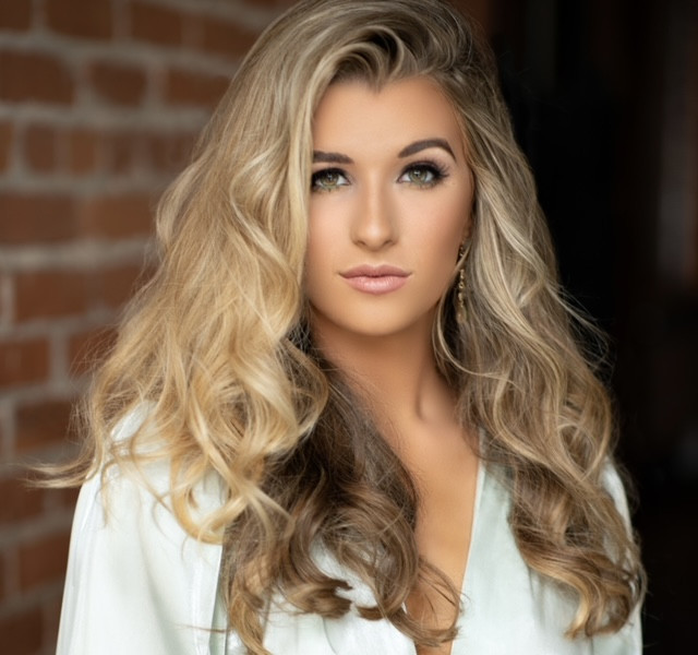 Hannah F. 5'7 Bust 32 Waist 25 Hips 36