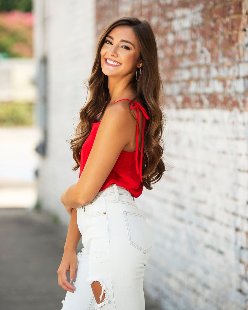 Maddie C. Height 5'8 Bust 32 Waist 25 Hips 35