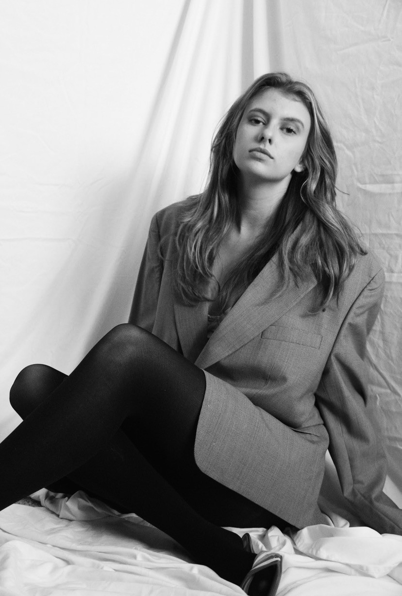 Emily R. Height 5'6 Bust 35 Waist 29 Hips 40