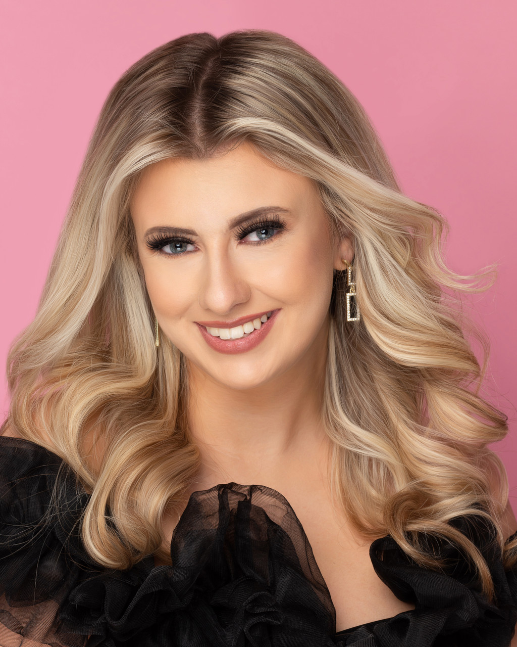 Emily R. Height 5'6 Bust 35 Waist 29 Hips 40