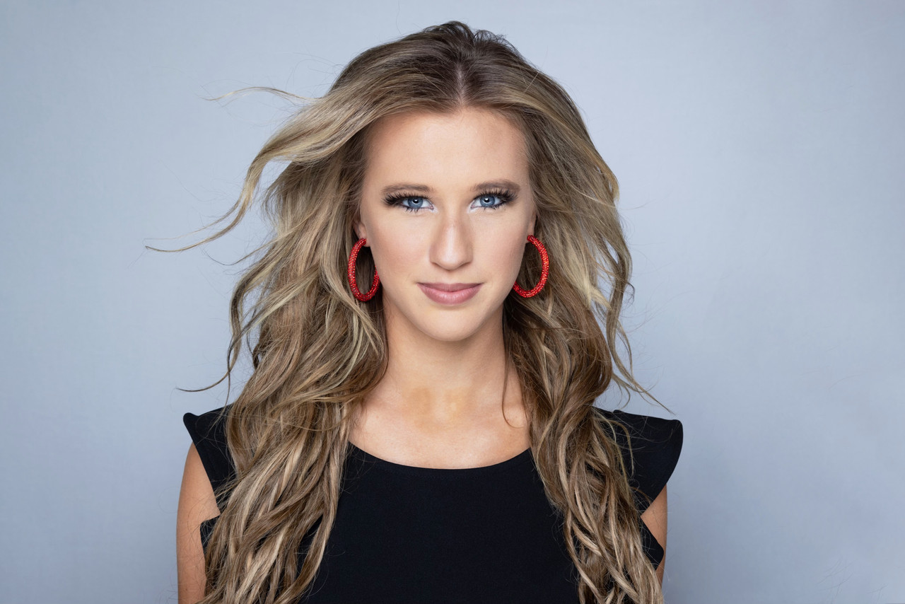 Ally B. Height 5'8 Bust 32 Waist 26 Hips 35