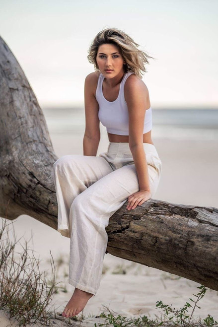 Nicole U. Height 5'11 Bust 34 Waist 28 Hips 40
