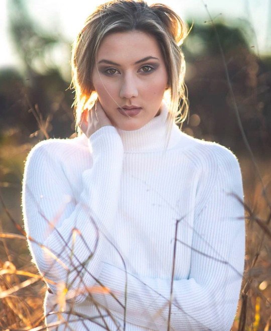 Nicole U. Height 5'11 Bust 34 Waist 28 Hips 40