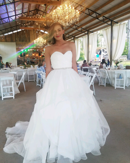 Nicole U. Height 5'11 Bust 34 Waist 28 Hips 40