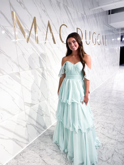 Whitney B. Height 5'7 Bust 33 Waist 25 Hips 36.5