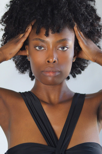 Laila T. Height 5'7 Bust 33 Waist 25 Hips 40