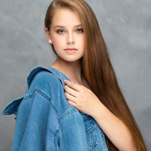 Mackenzie P. Height 5'7 Bust 32 Waist 27 Hips 37