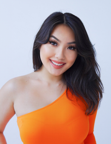 Anna H. Height 5'4 Bust 35 Waist 28 Hips 38