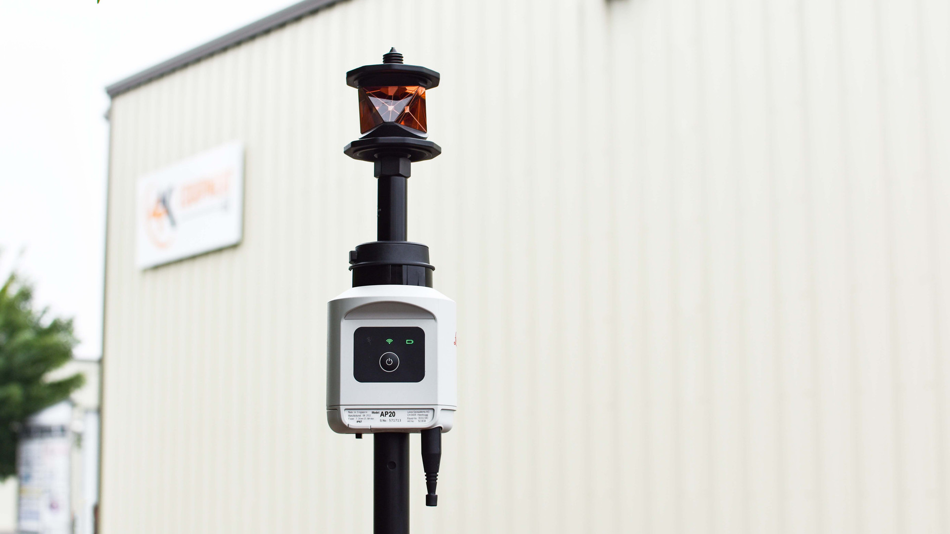 The NEW Leica AP20 Tilt AutoPole - 4K Equipment LLC