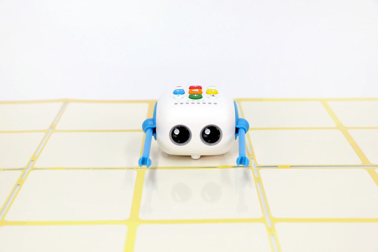 Tale-Bot Pro: Interactive Storytelling & Coding Robot