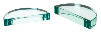 Eisco Labs: Clear Glass Semi-Circle Block – 90mm Diameter x 18mm Thick
