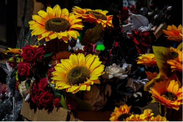 How To Choose The Best Fake Flowers That Look Real In UK | Saffron’s ...