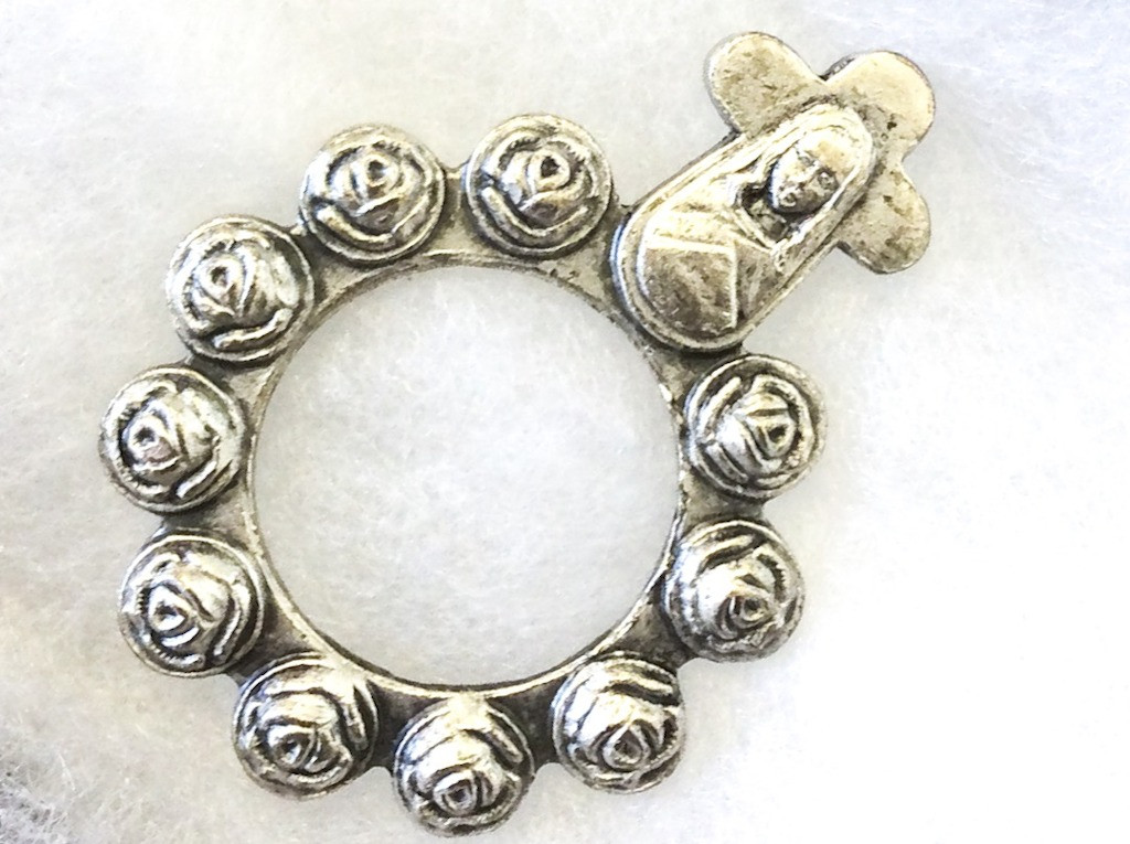 Ave Maria Finger Rosary