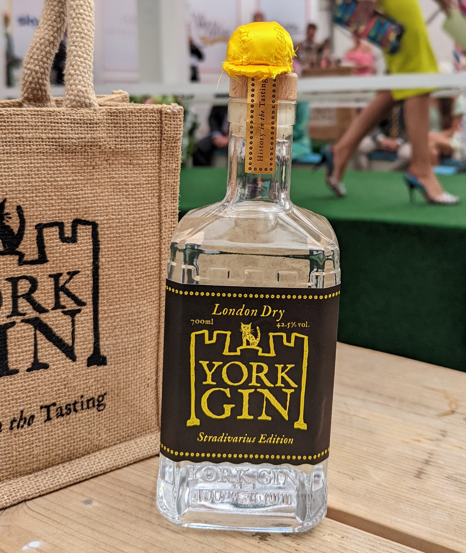 Stradivarius Gin to be won by best-dressed racegoer - York Gin