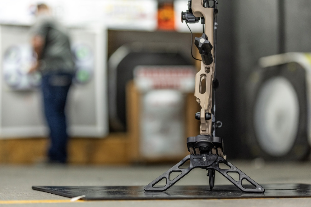 SPLIT-GRIP™ Folding Bow Stand