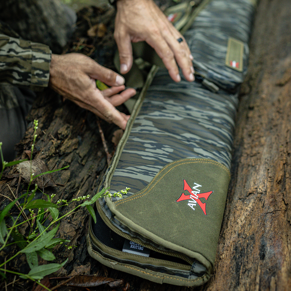 Deluxe Floating Gun Case