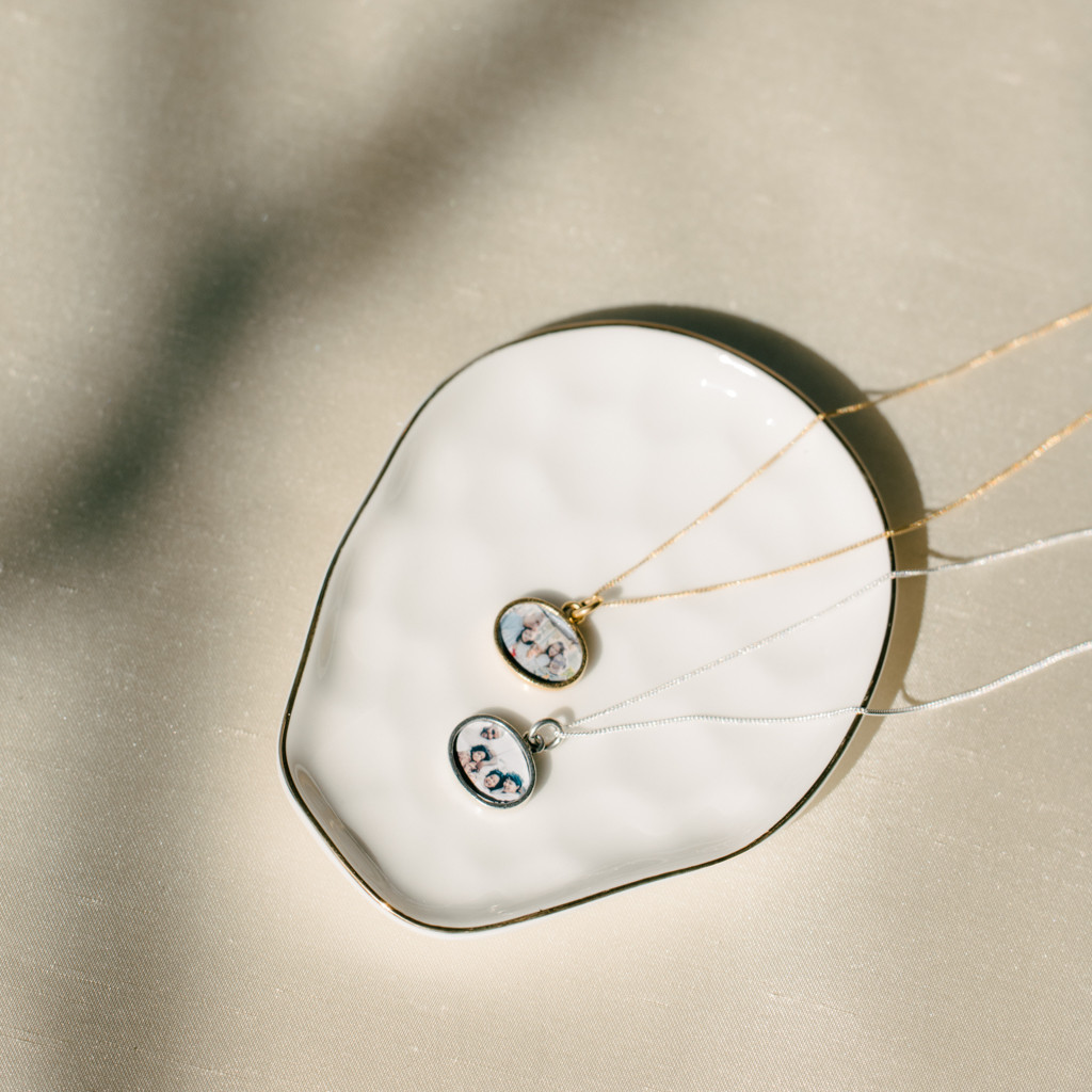 Landscape Locket works best with a wide, horizontal image that needs to ...