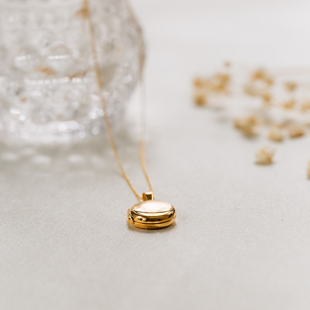 Little Round Circle Locket in 14k Gold vermeil holds one or two hidden ...
