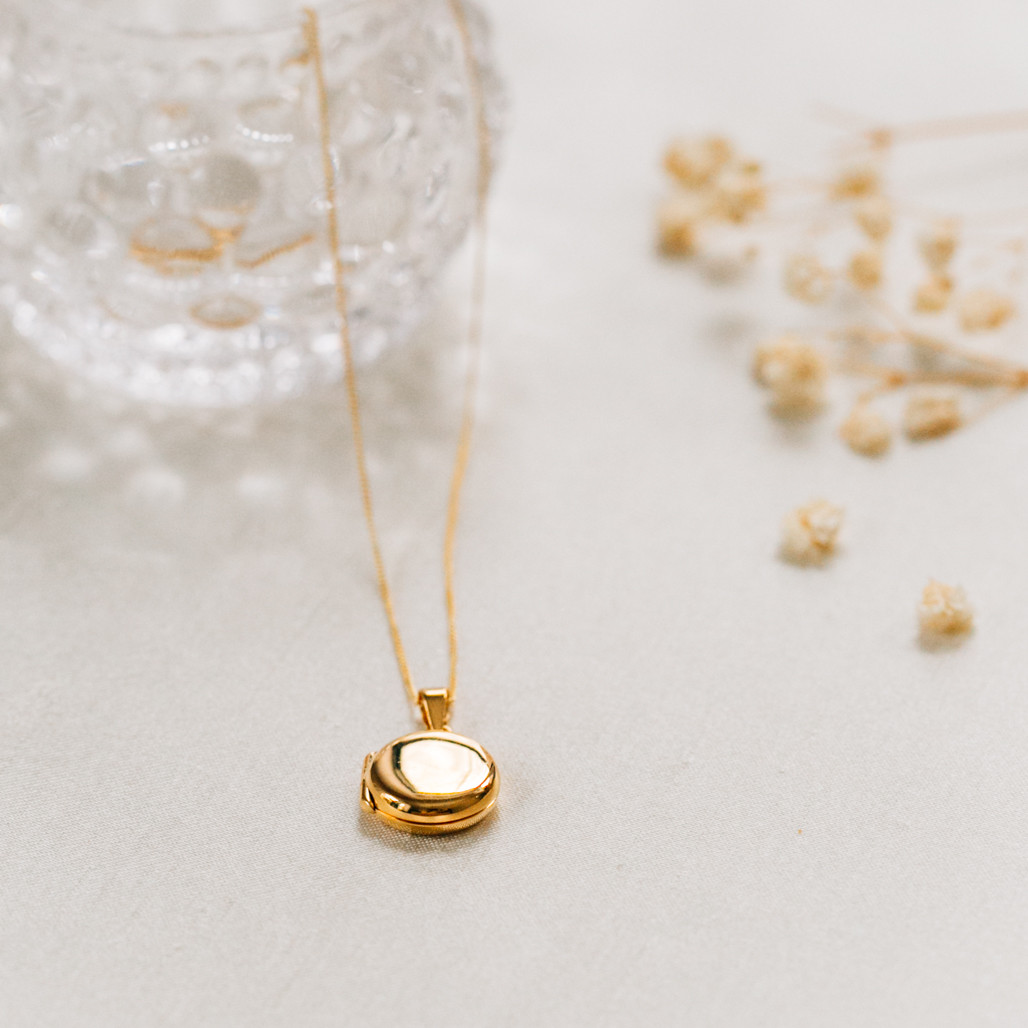 Little Round Circle Locket in 14k Gold vermeil holds one or two hidden ...