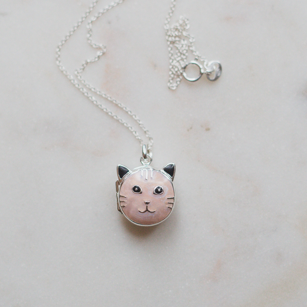 Pink Kitty Locket holds one or two pictures || thelocketsisters