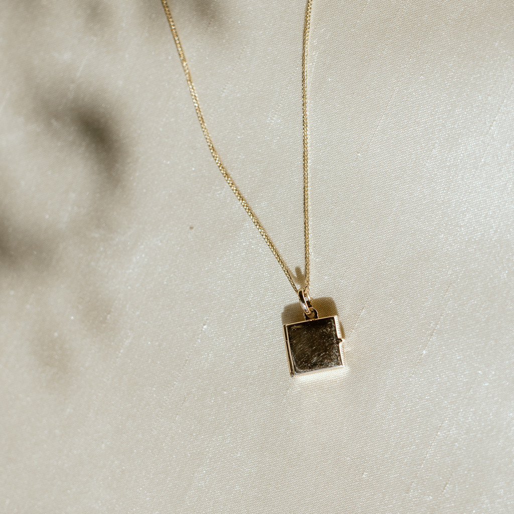 The Dorothy Locket in 14k Solid Gold - Locket Sisters