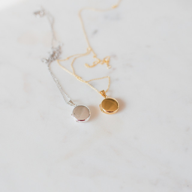 Round Silver Little Circle Locket with pictures inside || thelocketsisters