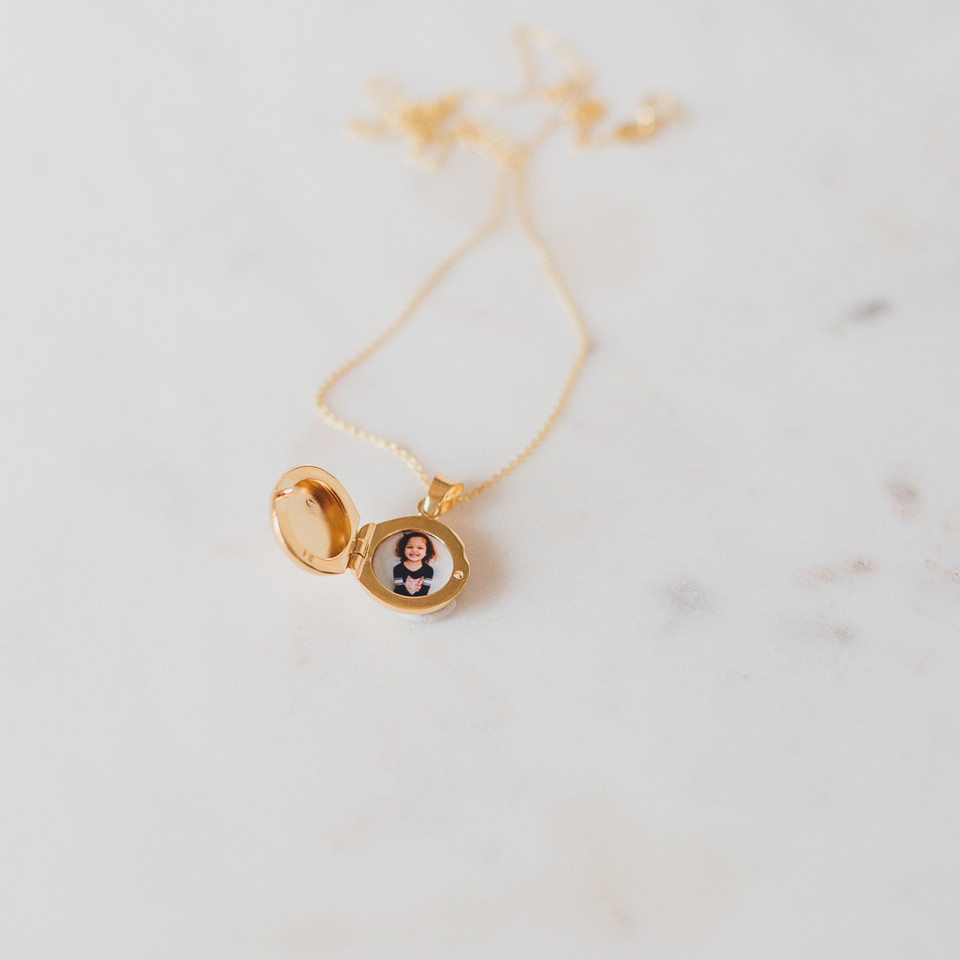 Little Round Circle Locket in 14k Gold vermeil holds one or two hidden ...