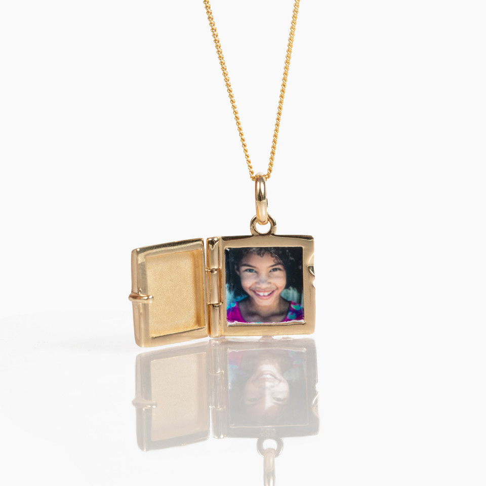 The Dorothy Locket in 14k Solid Gold - Locket Sisters