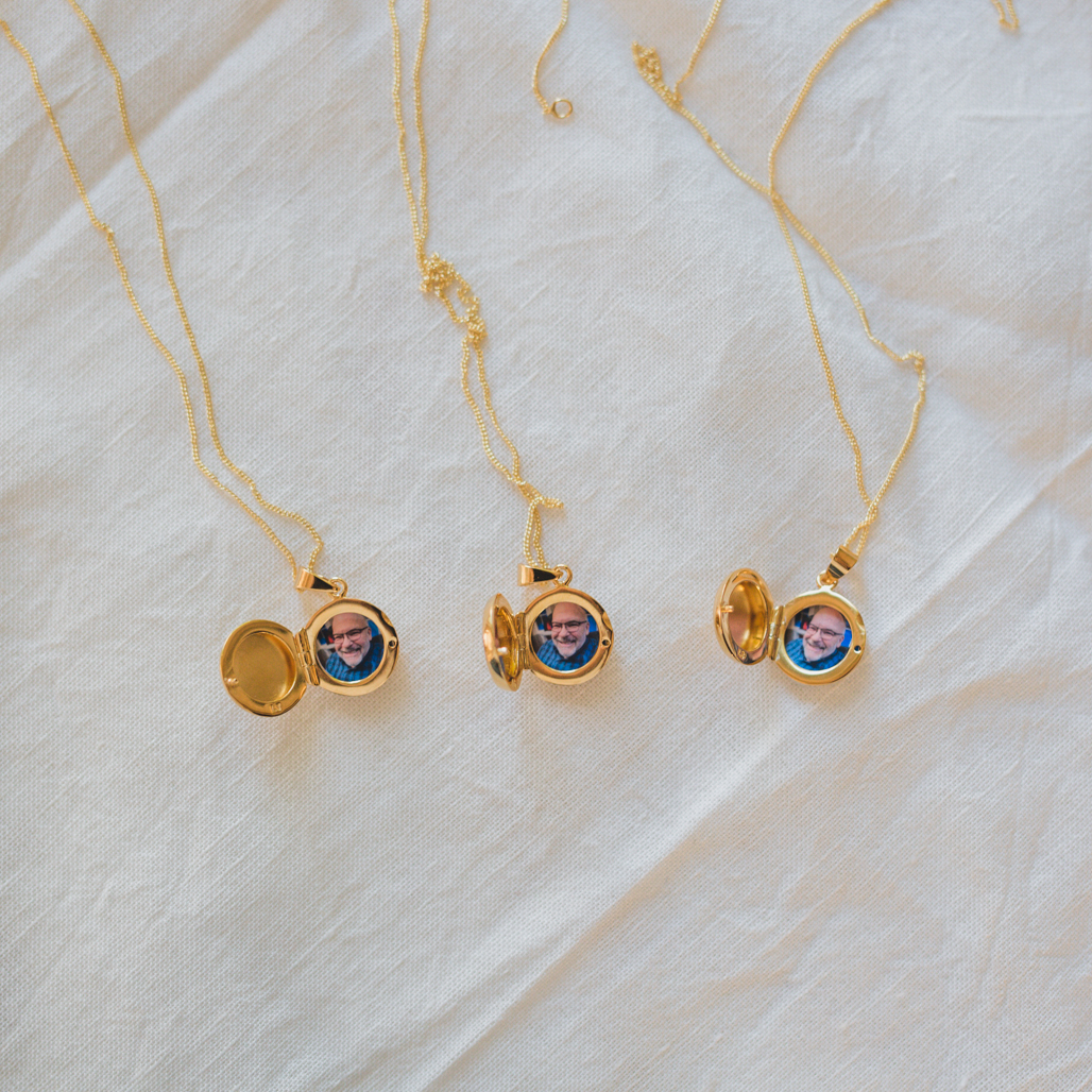Three lockets for three sisters, to heal their broken hearts. - Locket ...