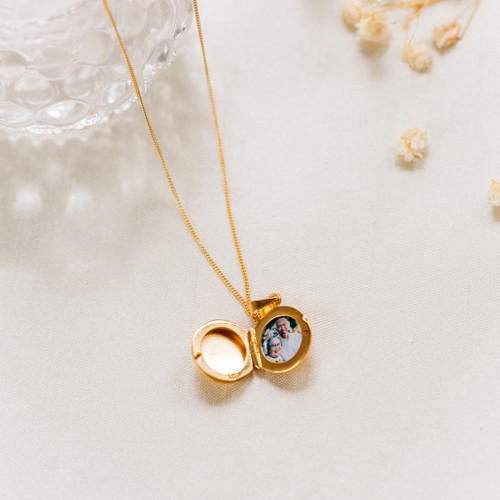 Little Round Circle Locket in 14k Gold vermeil holds one or two hidden ...