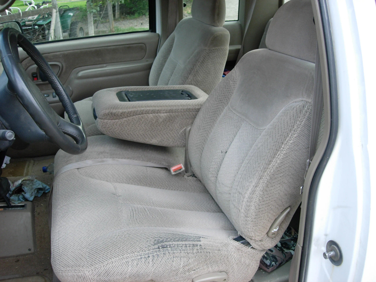1995 1999 Chevy Suburban Front 60 40 Split Seat With Opening Console 1995 1999 Chevy Suburban Front 60 40 Split Seat With Opening Console