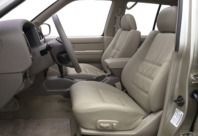 N439 2001-2002 Nissan Pathfinder SE Seat Covers For Front Sport Buckets ...