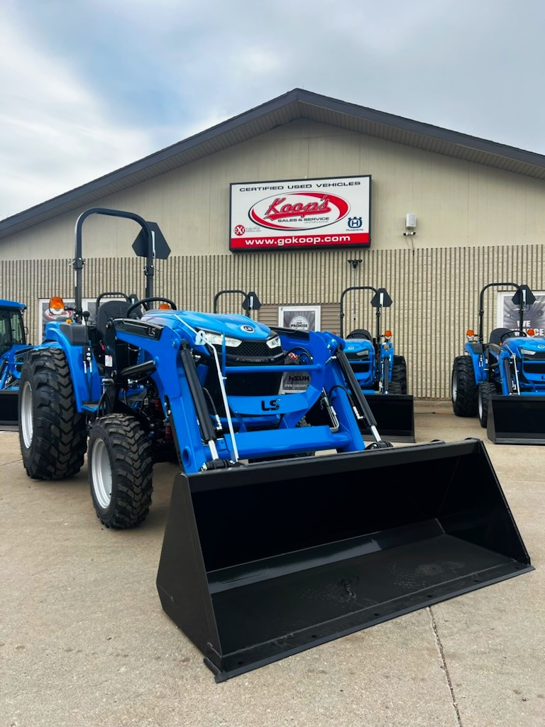 LS Tractor MT226HE - Mitsubishi Diesel - 4x4 - w/ Front Loader lifting ...