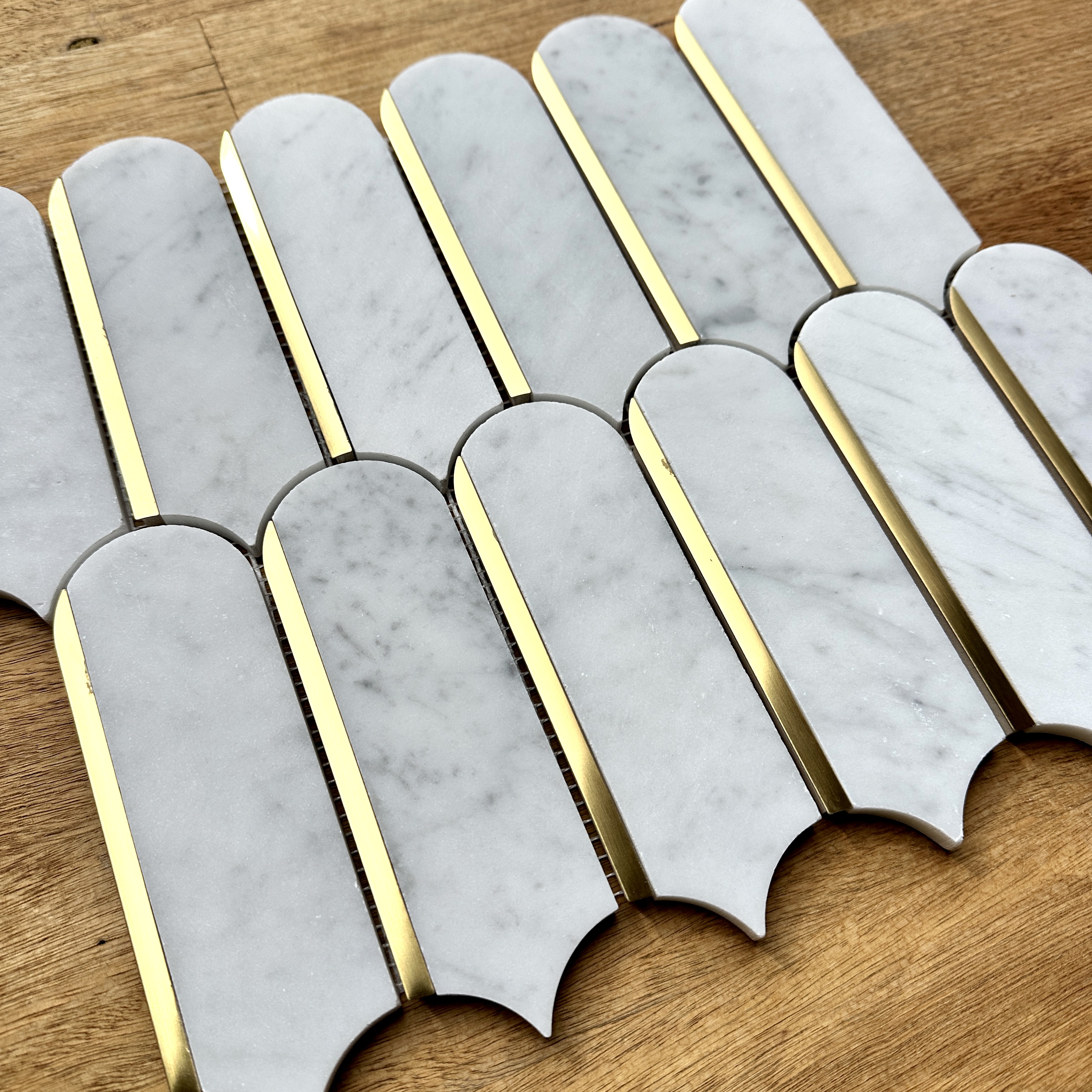 Carrara Marble Honed Long Fan with Steel Mosaic 135x45mm