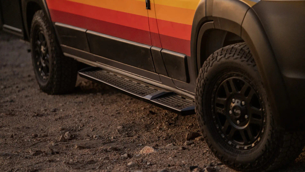 Recon Side Steps - Promaster | Aluminess