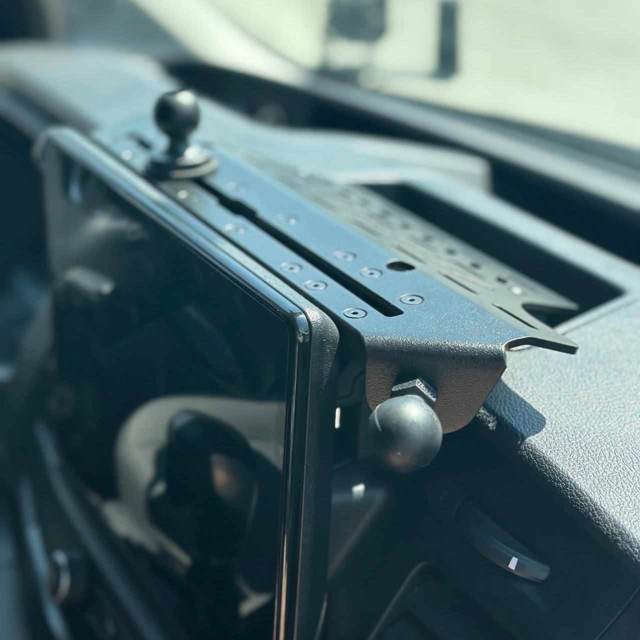Terra X NAVIDOK Dash Mount System - Transit 2015+ | Aluminess