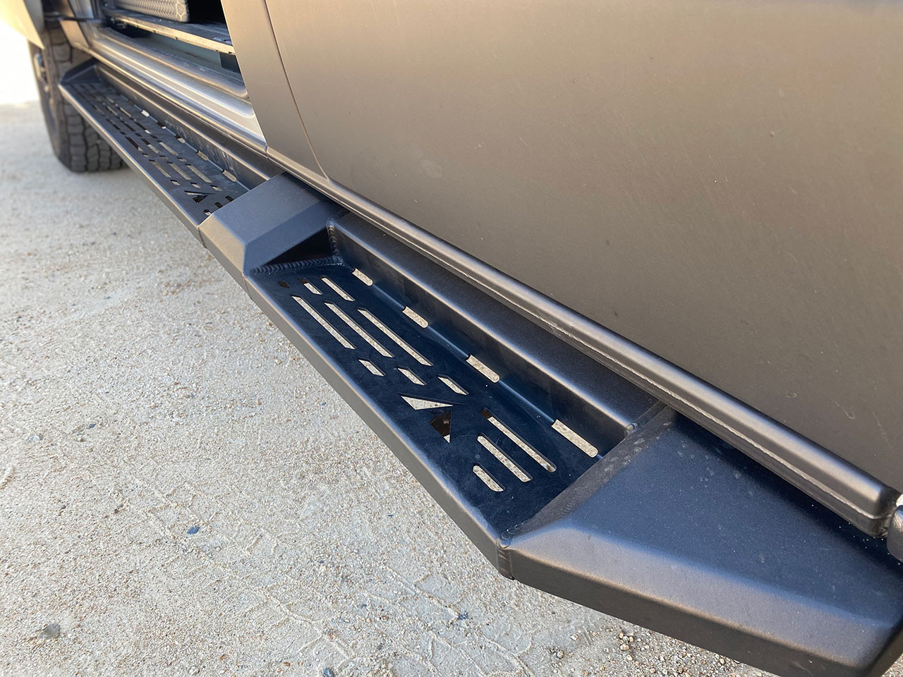 Sprinter Touring Side Steps | 2007-2025 | Aluminess