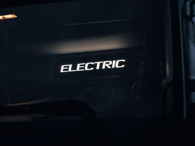Volvo Electric upplyst skylt vitt ljussken - Stonehill Parts AB