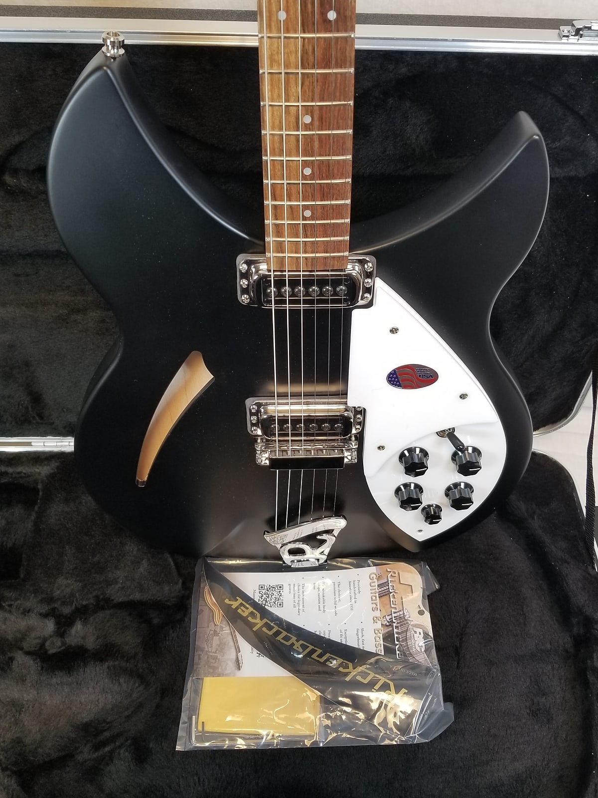 Rickenbacker 330 MBL Semi-Hollow Electric Guitar, 21 Fret, Gotoh Tuners ...