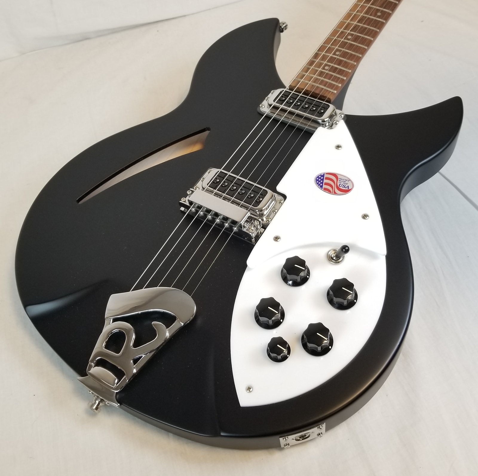 Rickenbacker 330 MBL Semi-Hollow Electric Guitar, 21 Fret, Gotoh Tuners ...