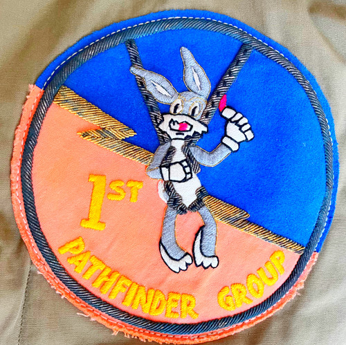 SOLD, Ww2 us M41 jacket unique with the 1st airborne pathfinder group patch