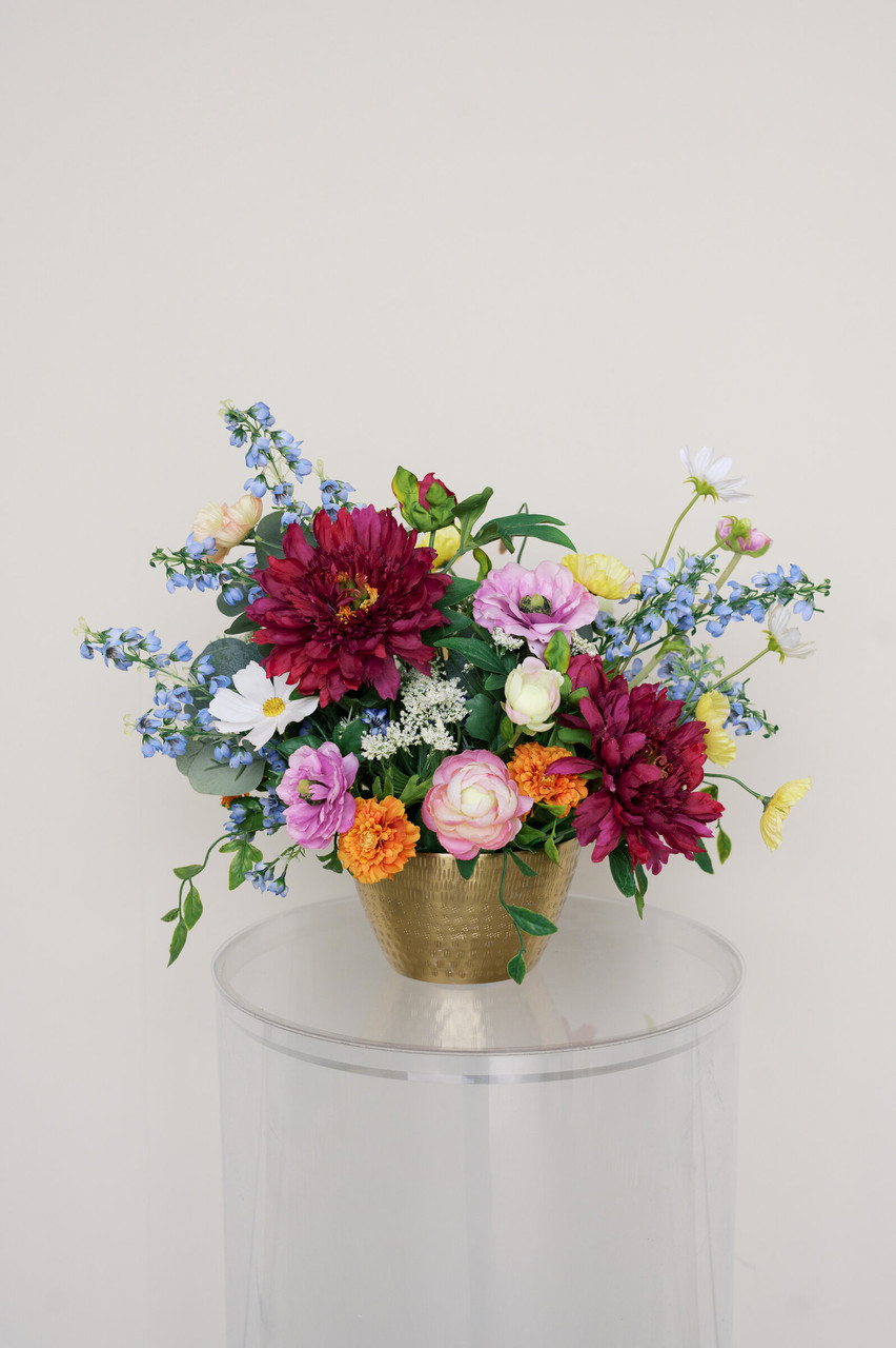 Kinsley Vaseless Centerpiece | Something Borrowed Blooms