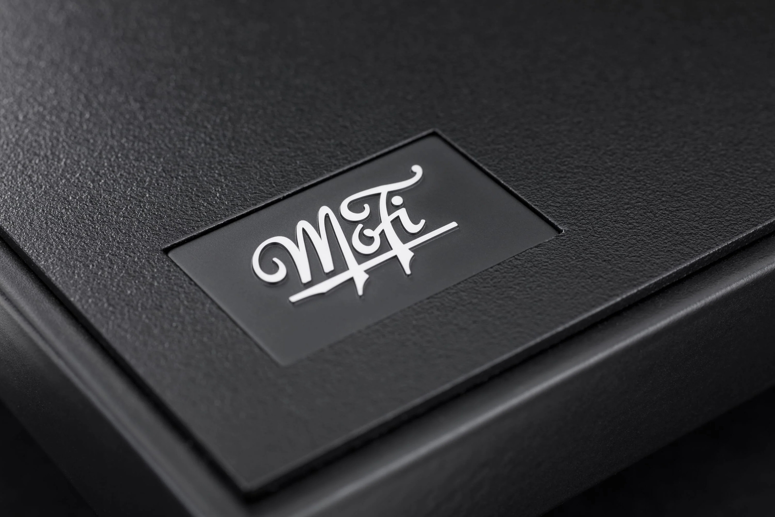 Mofi Electronics - UltraDeck Turntable with UltraTracker Cartridge