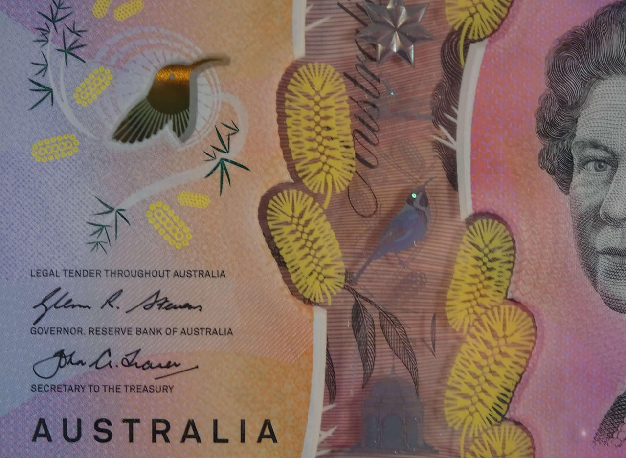 2015 / 2016 Two Generations of $5 Banknote Folder