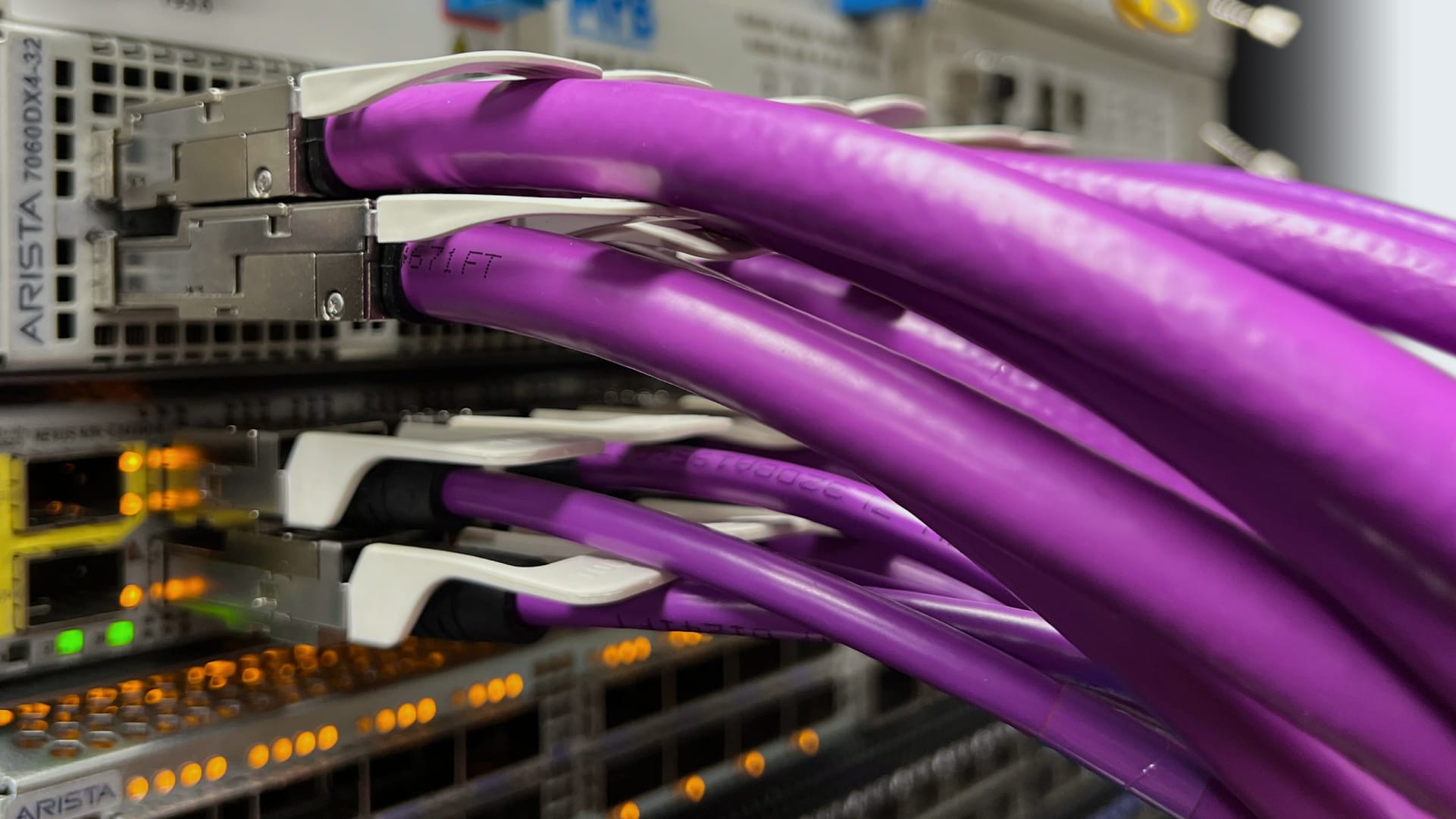 AECs: Interconnect Legacy 100G Ports to 400G Ports - Approved Networks