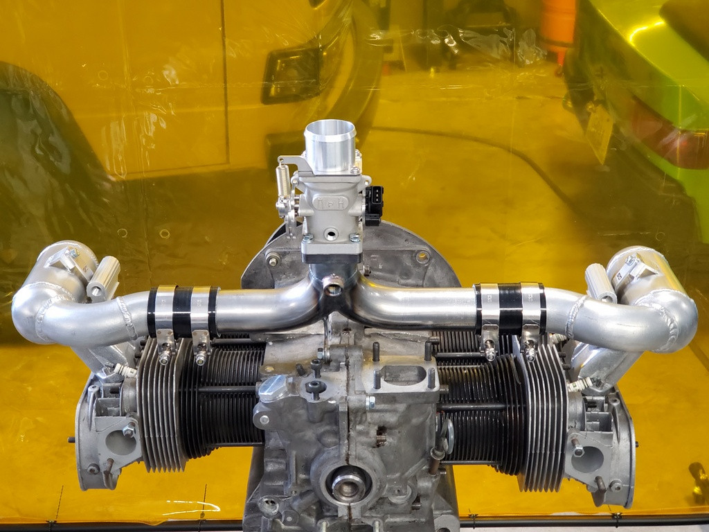 Single throttle body intake package with turbo plenums