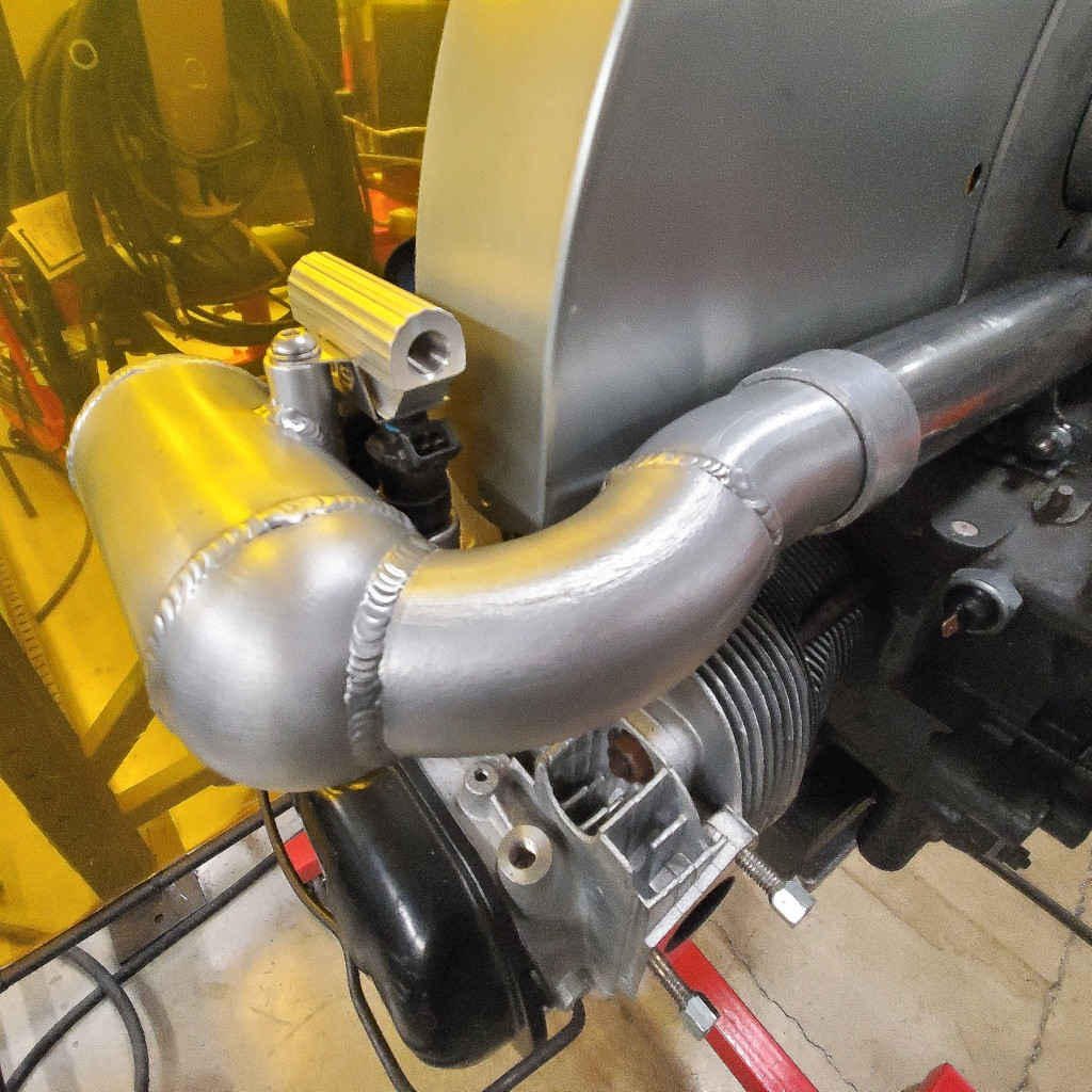 Single throttle body intake package with turbo plenums
