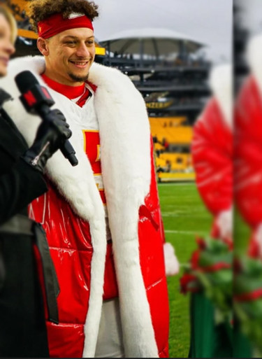 Patrick Mahomes Santa Coat