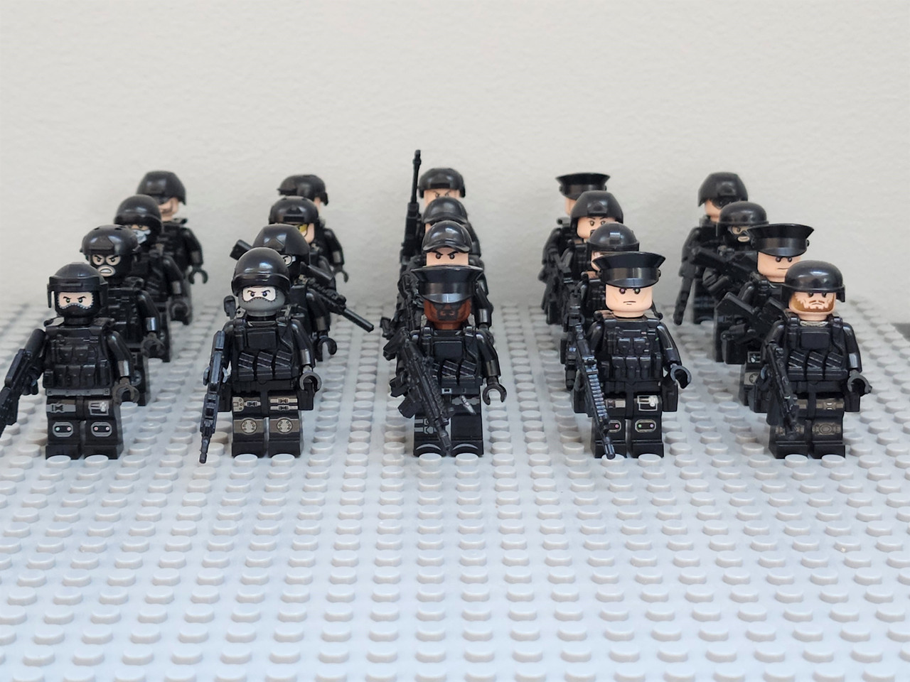 SWAT Team Special Forces 24 Custom Minifigures + Accessories - J's ...